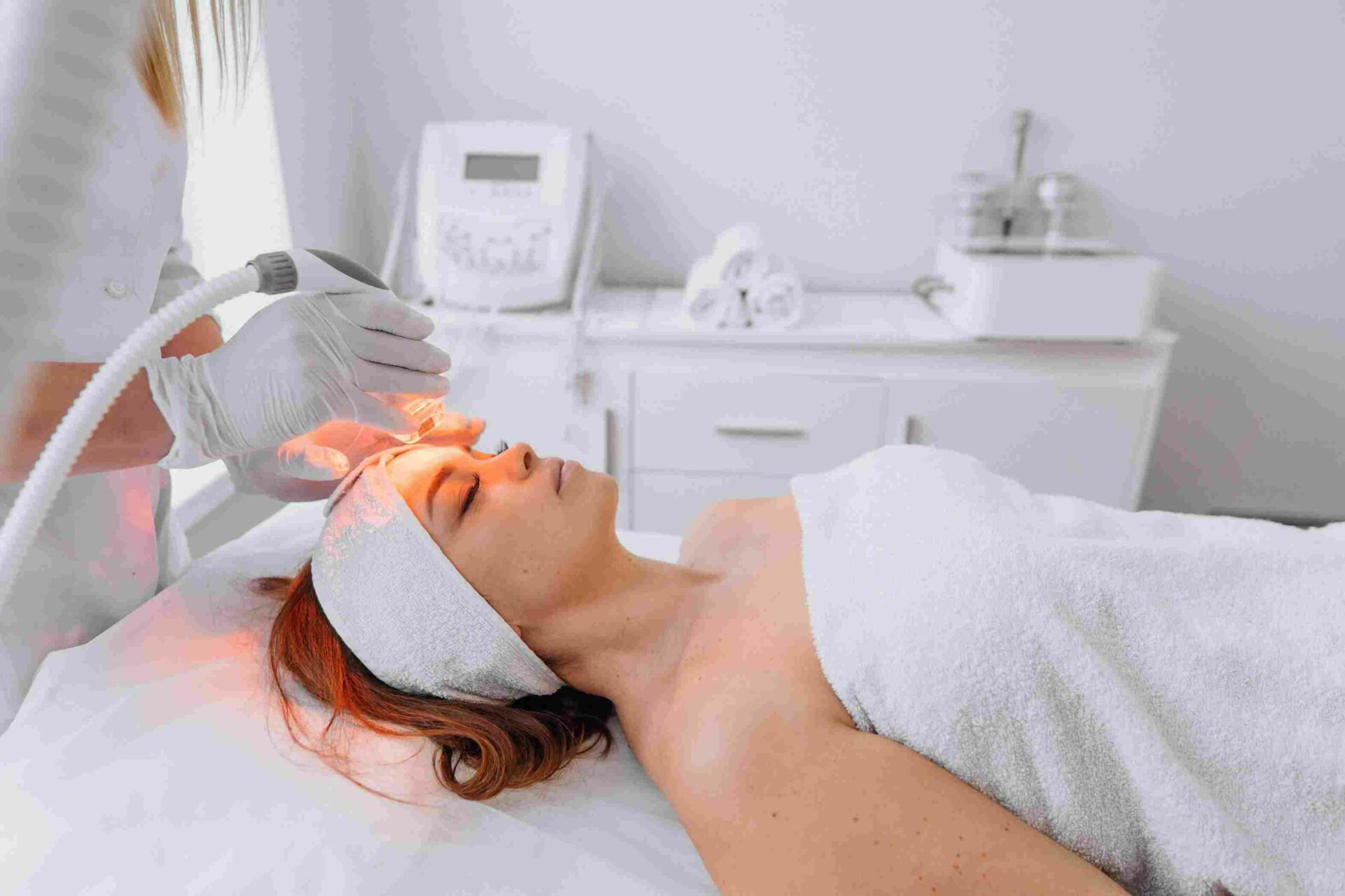Red Light Therapy For PCOS: How It Works, Benefits & More